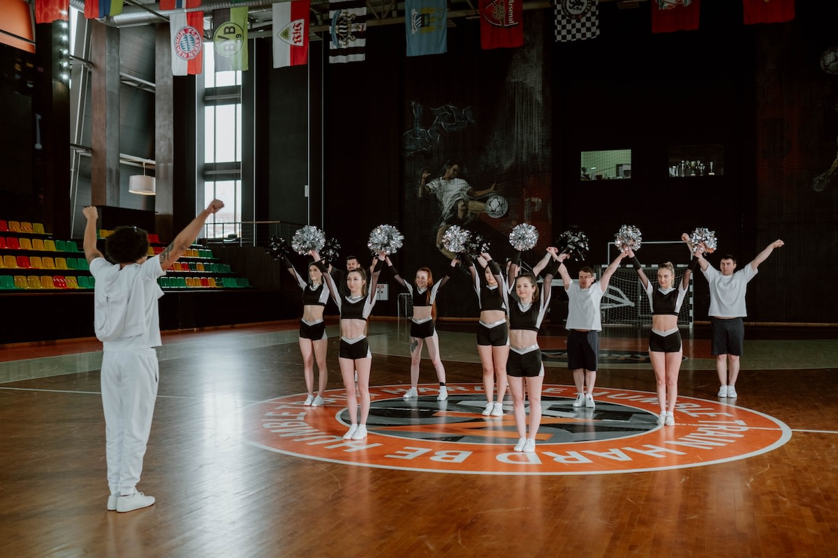 Dad Proves Himself To Be His Daughter’s Biggest Cheerleader and the ...