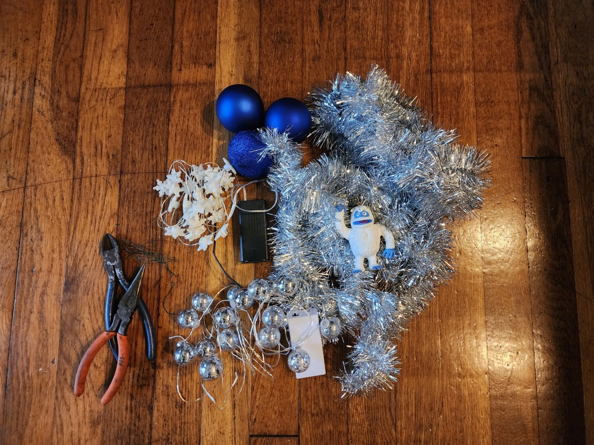 How to Make an Adorable Bumble Christmas Wreath - HubPages