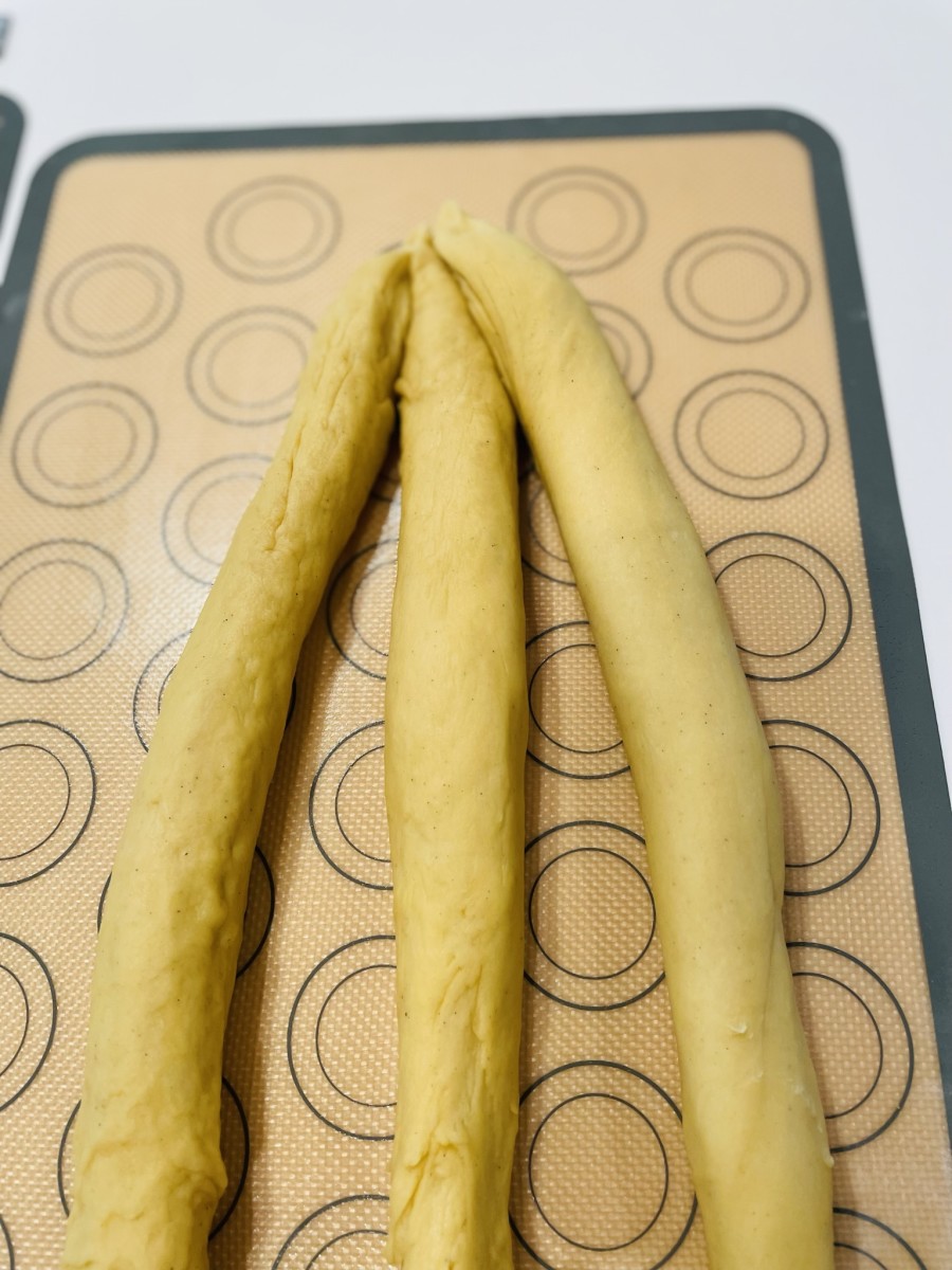 How to Make Braided Brioche Loaf: Buttery, Soft & Delicious - HubPages