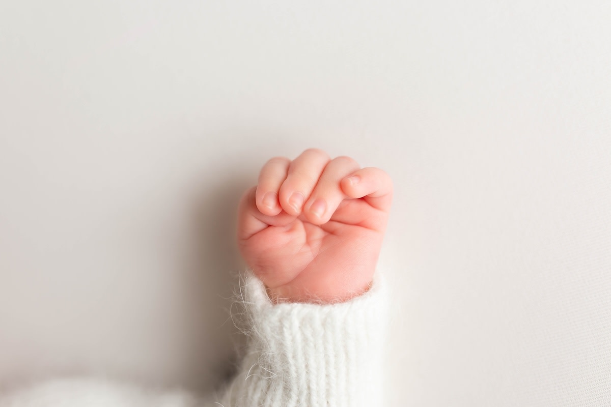 Apparently If a Baby Is Clenching Their Fists They Are Trying to ‘Tell ...