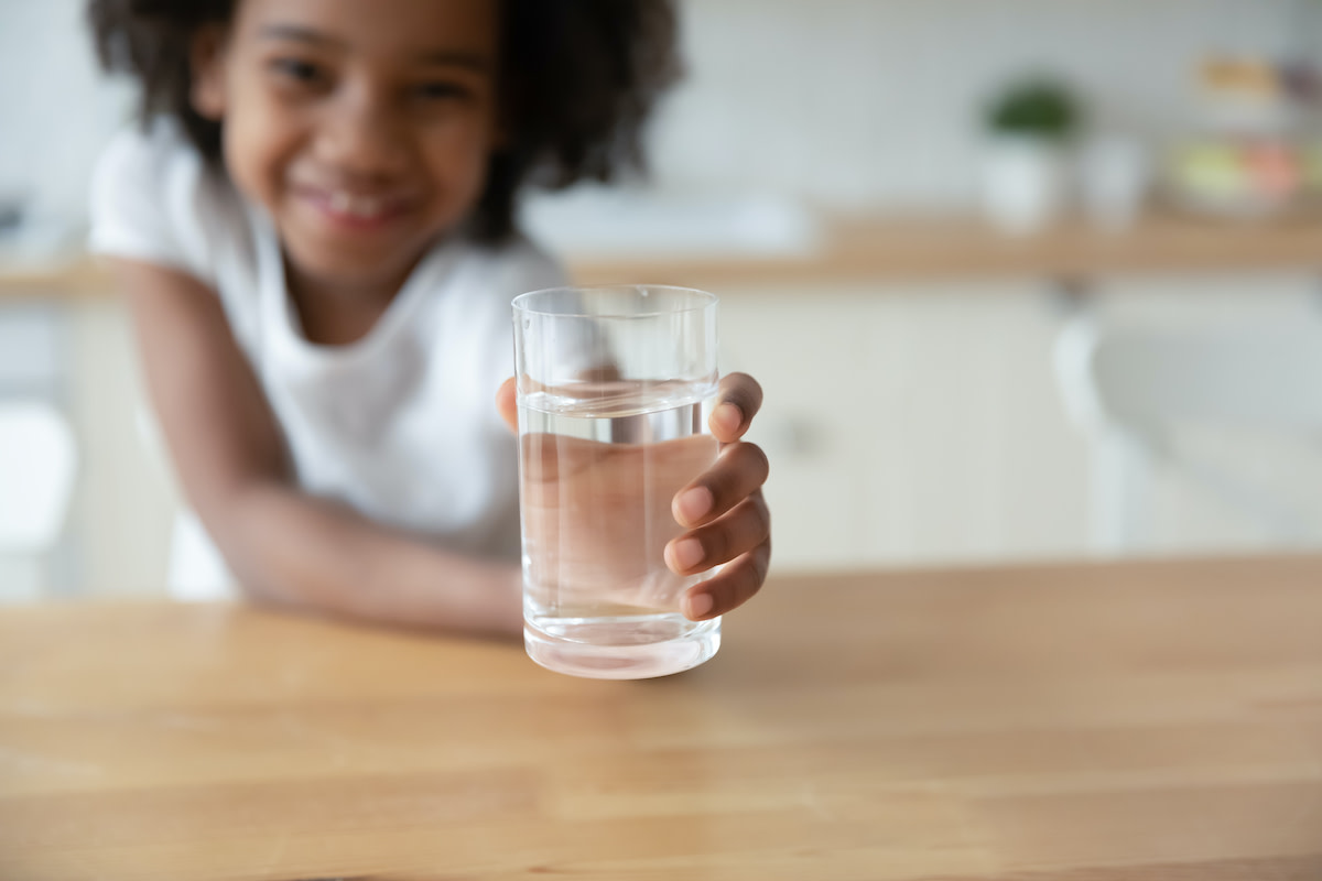 Kid Comes Up With Creative Mess-Free Way to Get Water from the Fridge ...