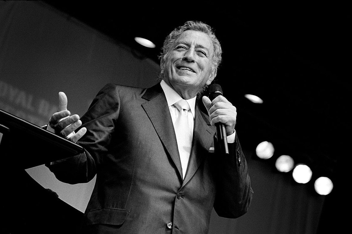 Remembering Tony Bennett; a Legendary Singer - HubPages