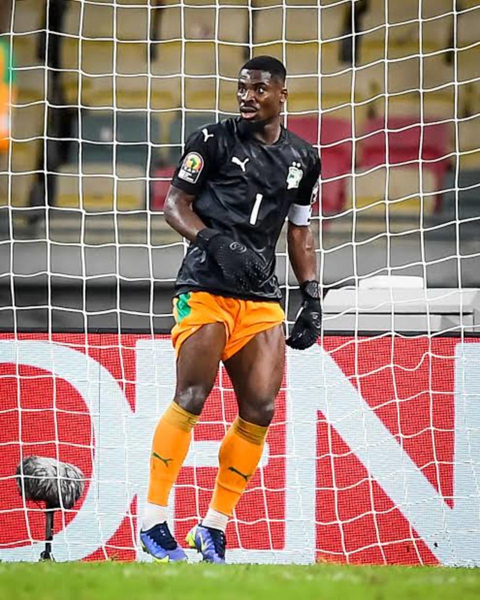 10 Great Forwards and Defenders Who Once Played as Goalkeepers - HubPages