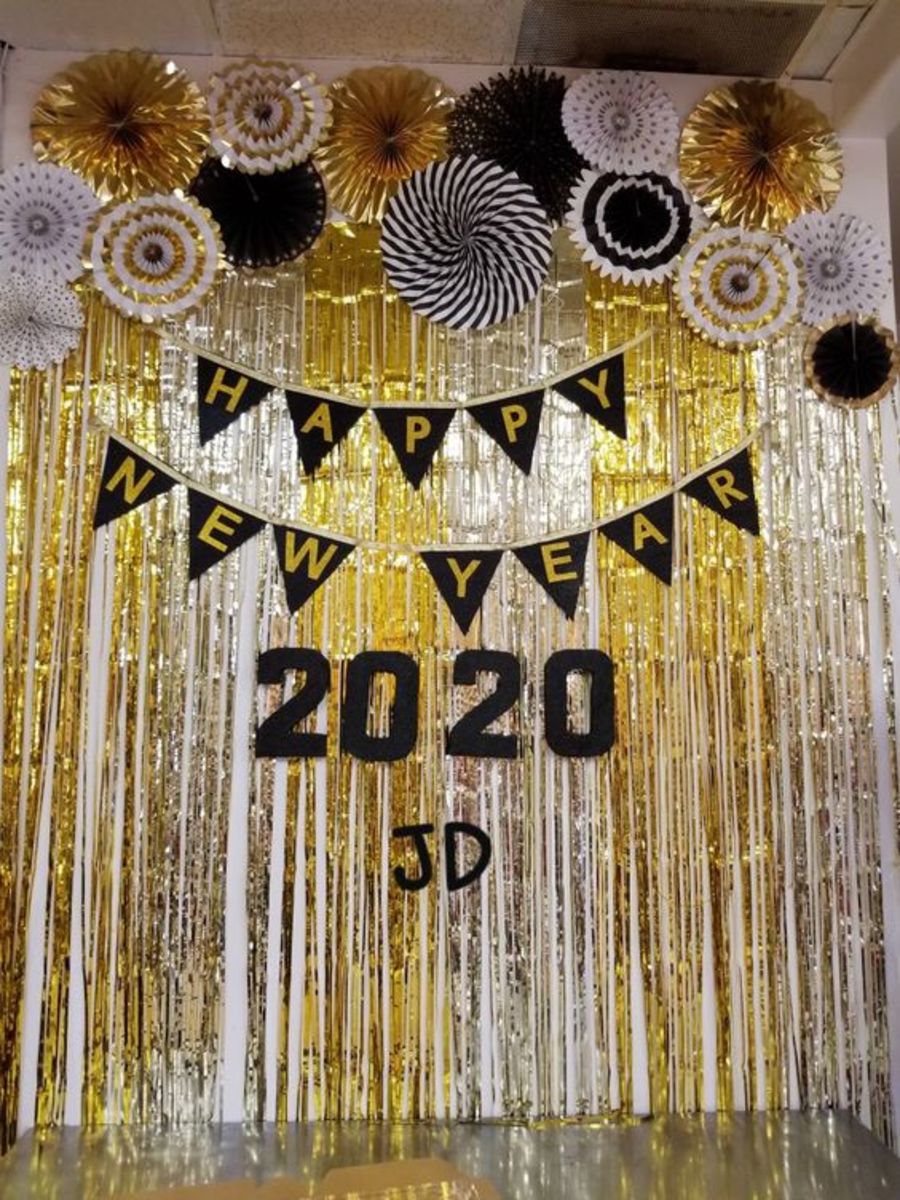 30+ Sparkly New Years Party Backdrop Ideas for 2024 - HubPages