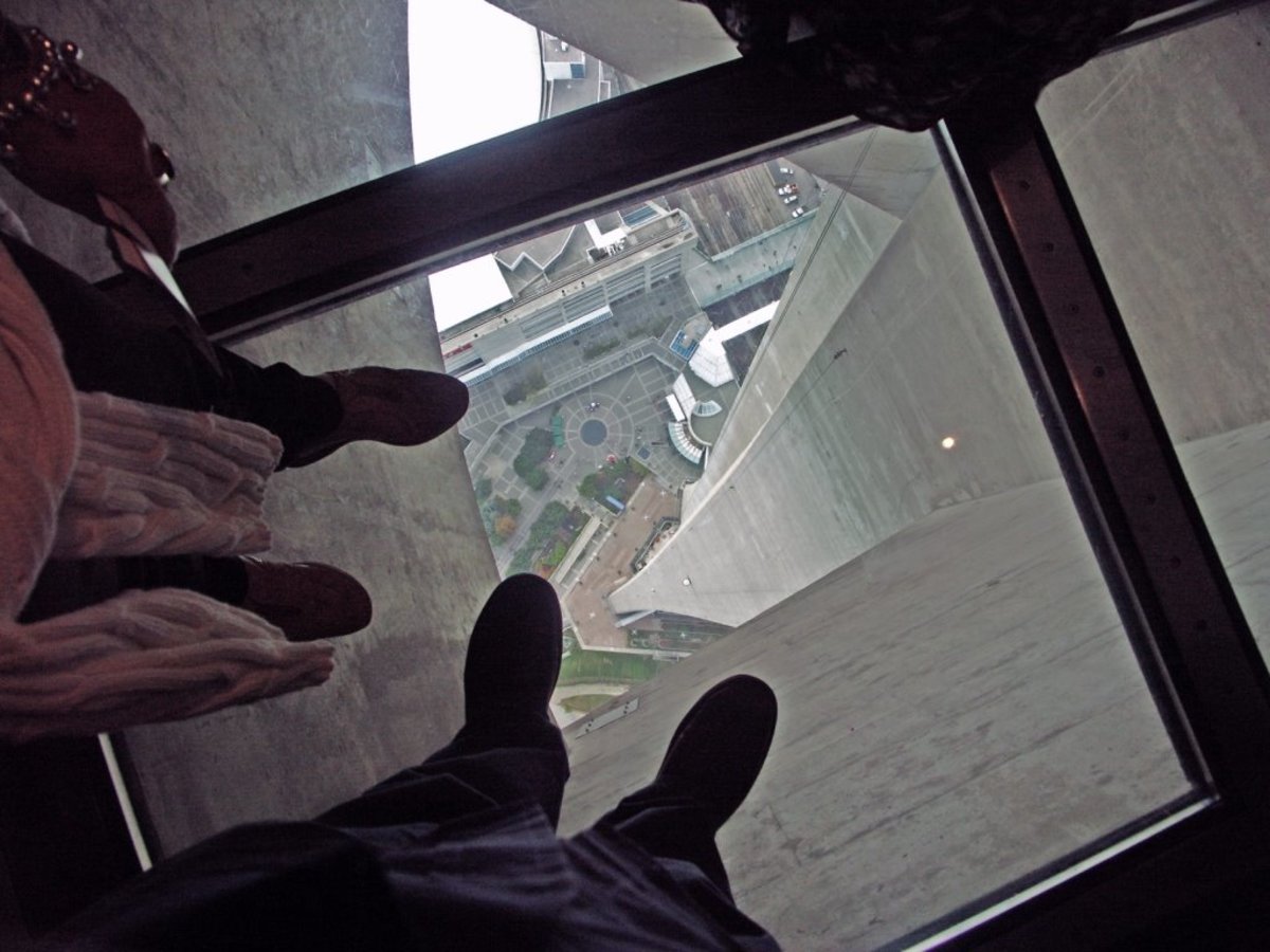 See the Incredible CN Tower - HubPages