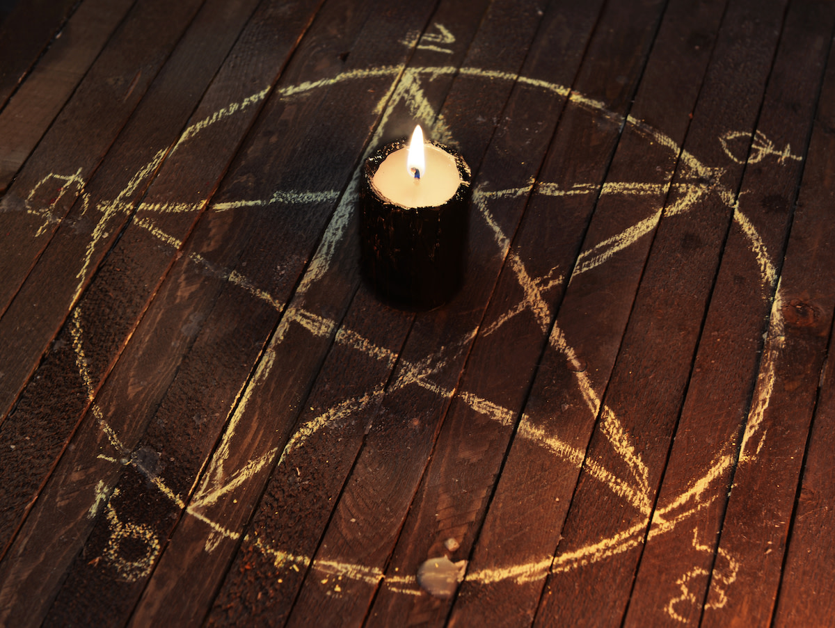 How a Pentagram Is Drawn Apparently Changes the Energy It Can Bring ...