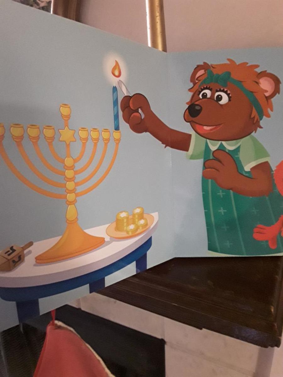 Hanukkah With Favorite Characters in 2 Picture Books for Little Readers ...