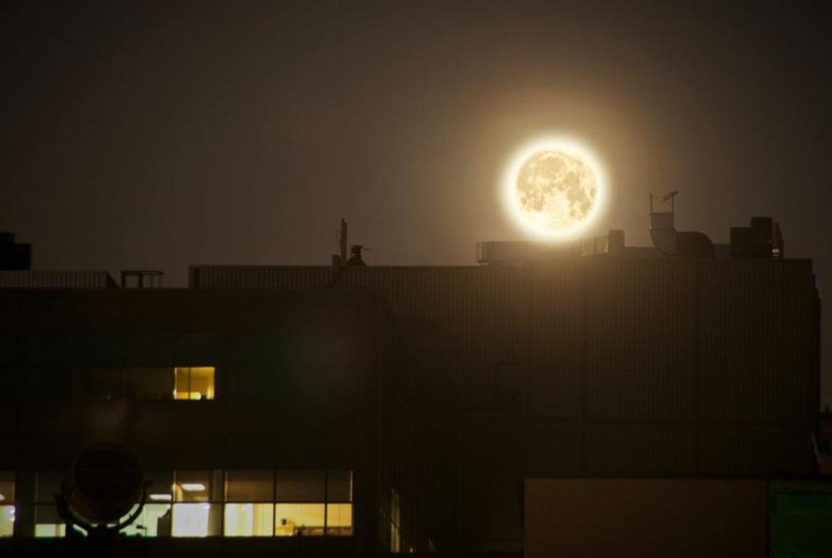 10 Amazing Pictures of the Super Moon from Around the Globe! - HubPages