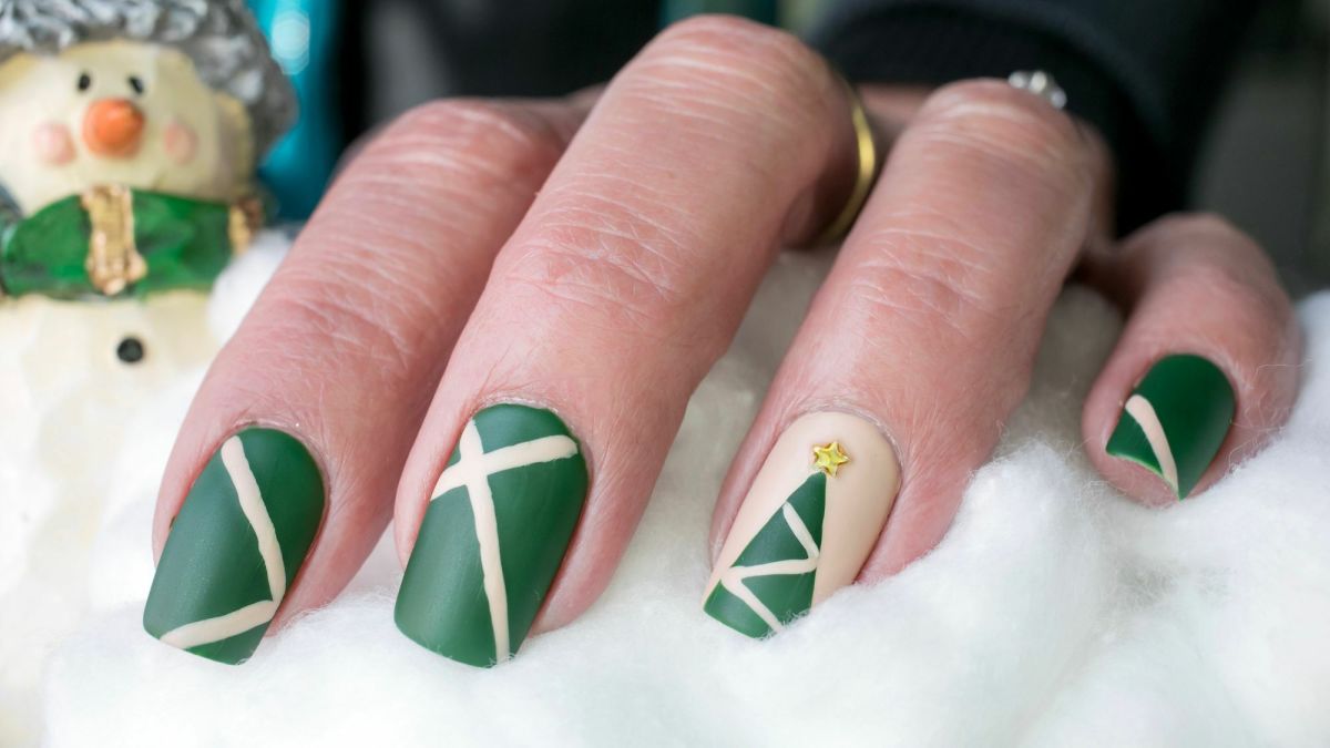 50+ Trendy Christmas Nail Ideas for the Holiday Season - HubPages