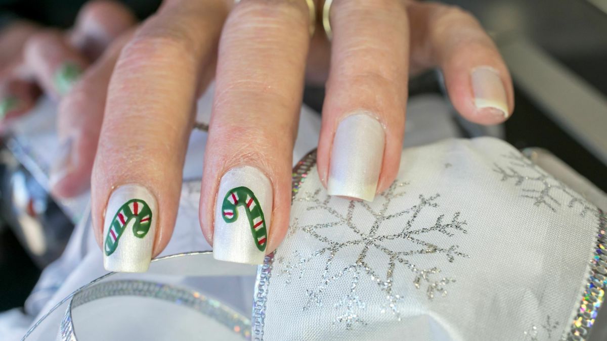 50+ Trendy Christmas Nail Ideas for the Holiday Season - HubPages