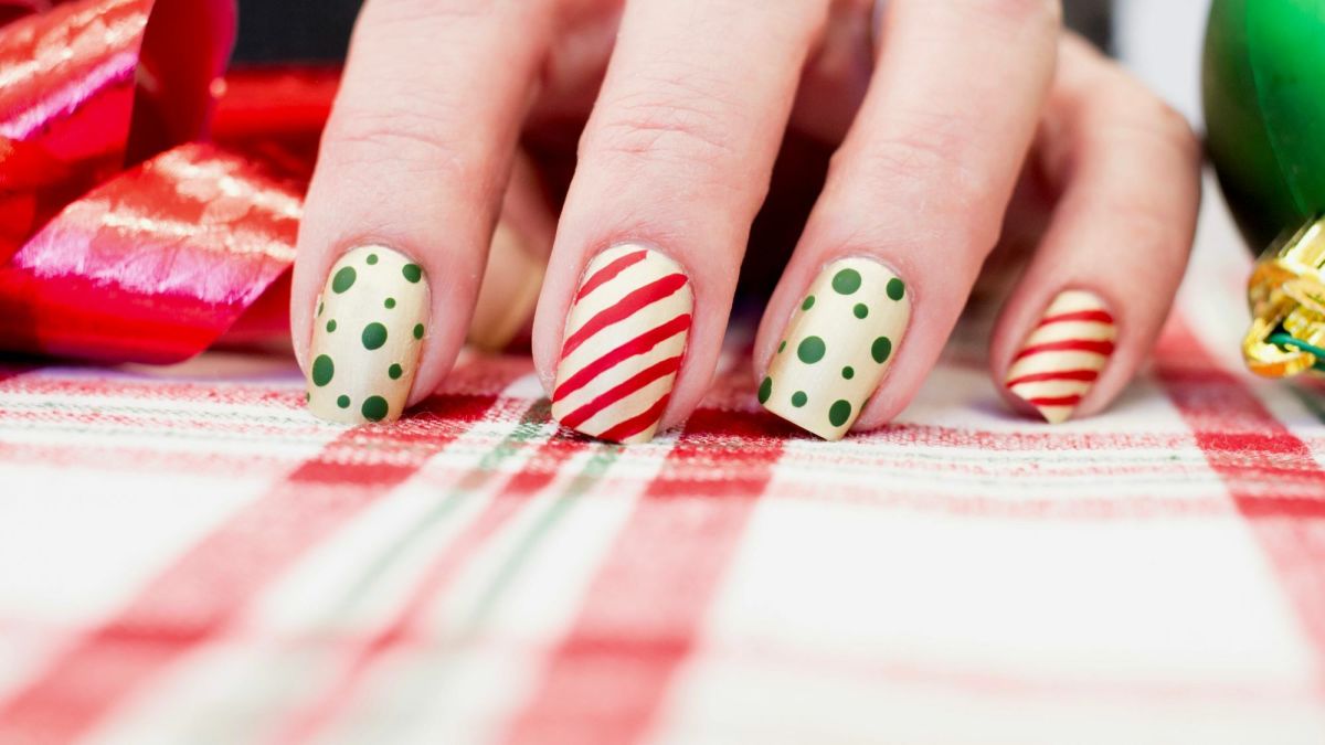 50+ Trendy Christmas Nail Ideas for the Holiday Season - HubPages