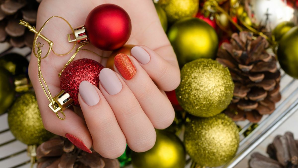 50+ Trendy Christmas Nail Ideas for the Holiday Season - HubPages