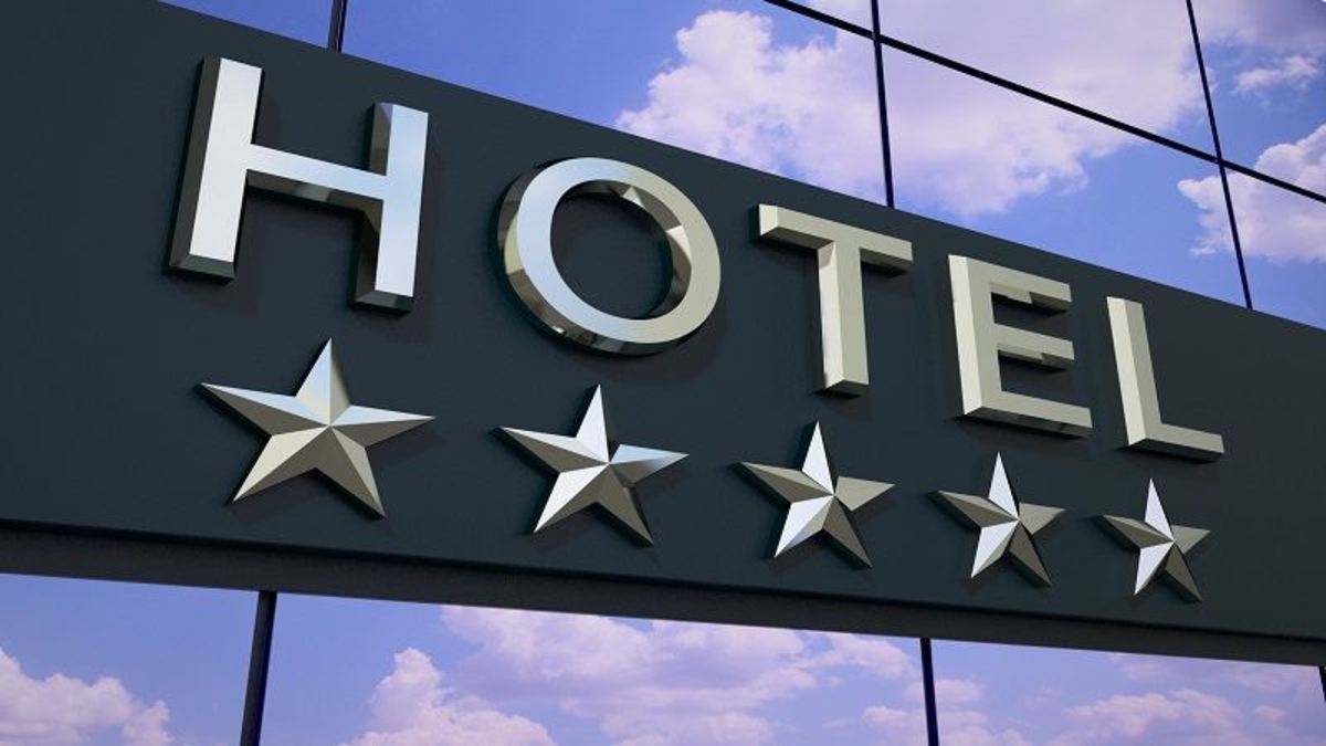 Maximize Your Hotel Stay: Secrets and Tips from a Front Desk Agent ...