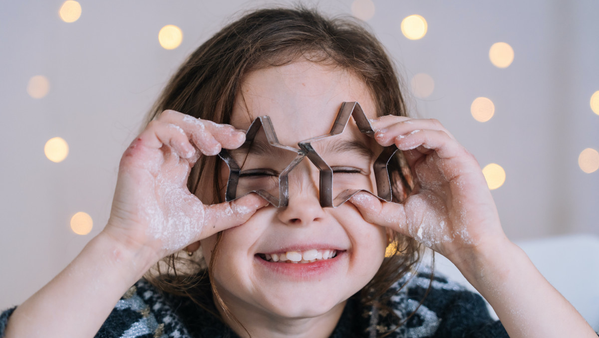 Easy Cookie Cutter Activity Keeps Toddler Busy for 45 Minutes ...