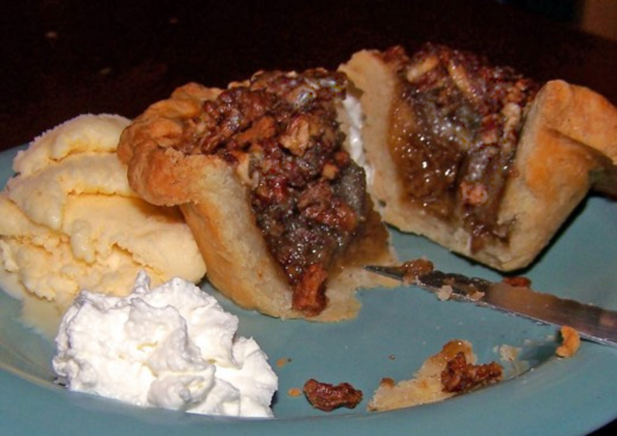 Winter Holiday Baking: Maple Pecan Cup Pies - HubPages