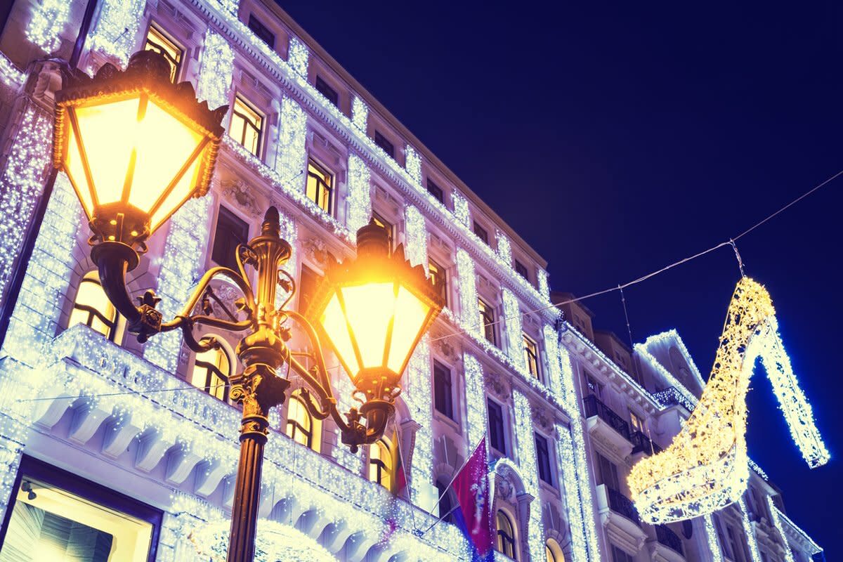 This Is How the Festive Lights Shine in Budapest - HubPages