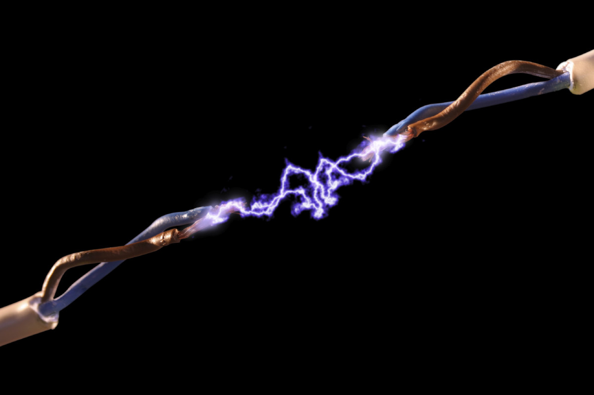 APC Back-UPS ES 700 User Review - Protect PC From Power Cuts - HubPages