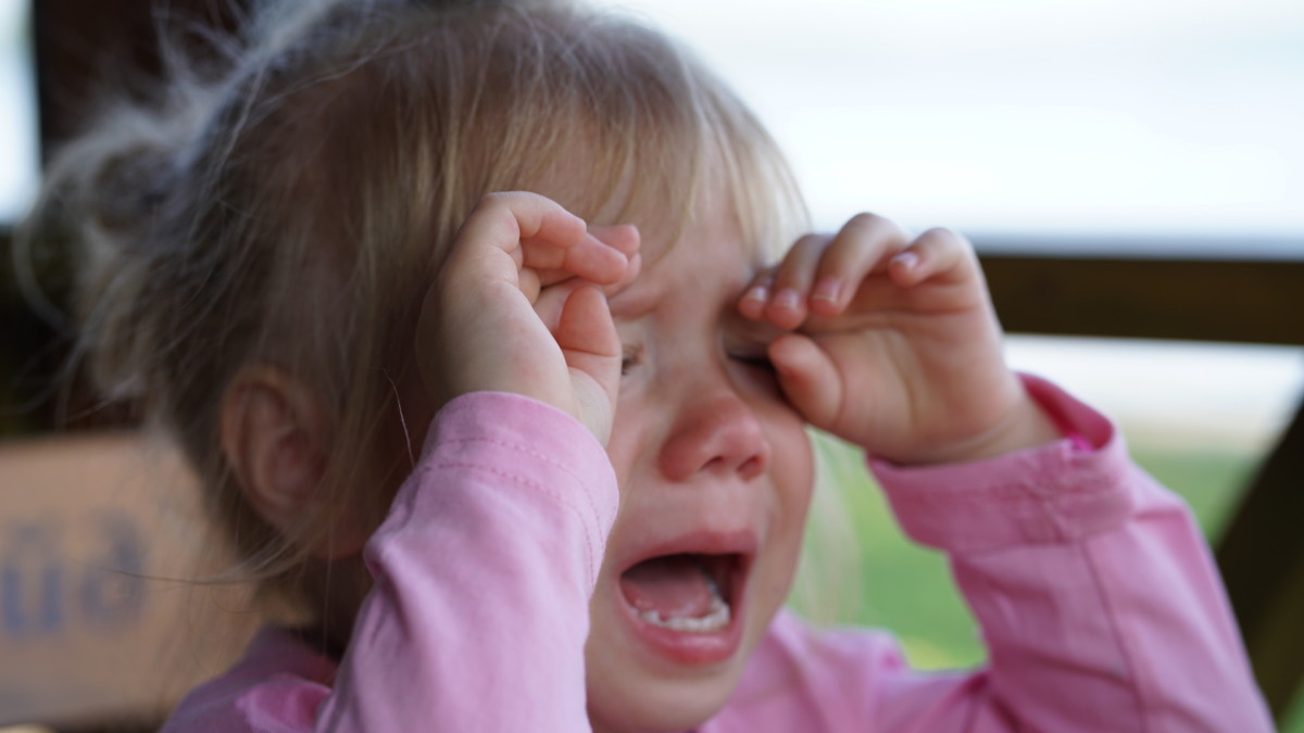 Mom Cracks Up When Daughter Confesses Why She’s Crying - WeHaveKids News