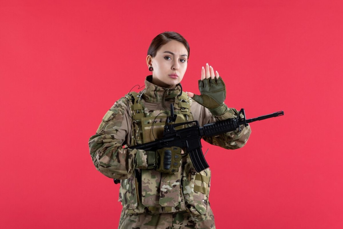 Women in the Armed Forces: Breaking Barriers, Building Legacies - HubPages