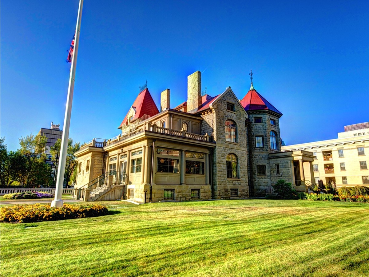 Visiting Lougheed House, Calgary, Alberta: A National Historic Site of ...