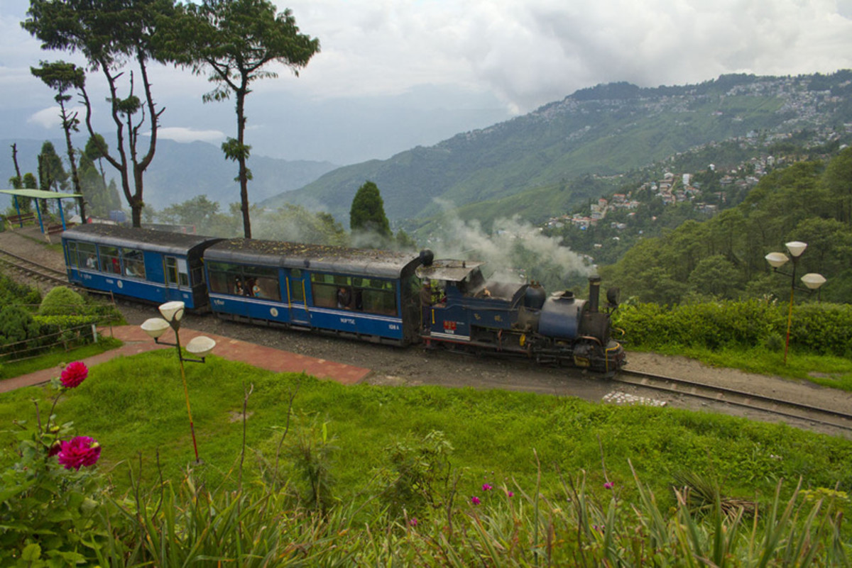 Mountain Railway in India- Darjeeling Himalayan Railway (Dhr) - HubPages