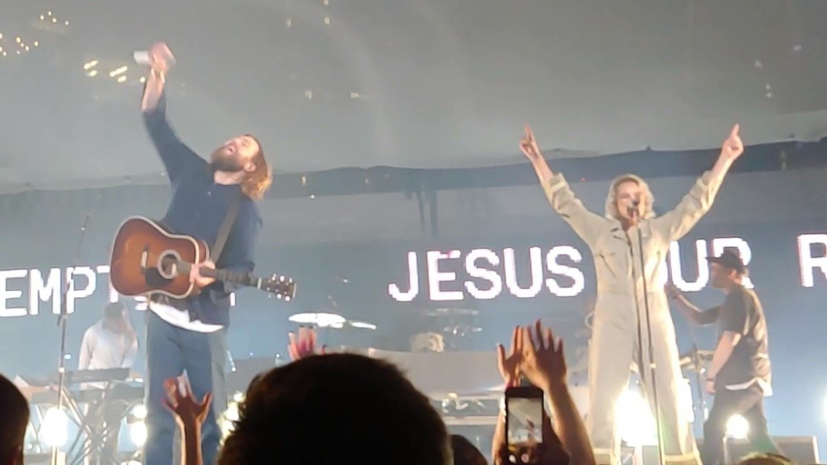 50 Best Worship Songs About Gathering Together - HubPages