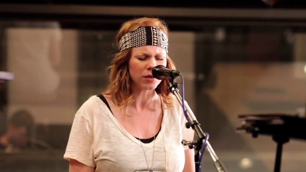 50 Best Worship Songs About Royalty - HubPages