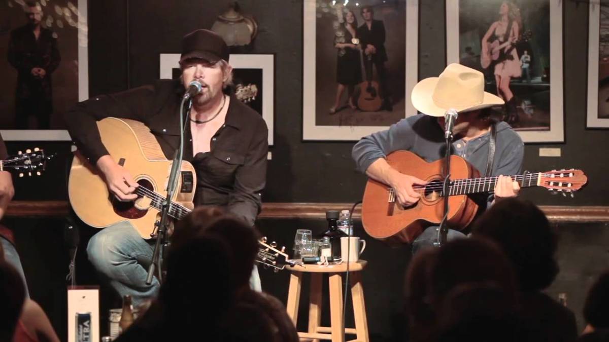 50 Best Country Songs About Bars - HubPages