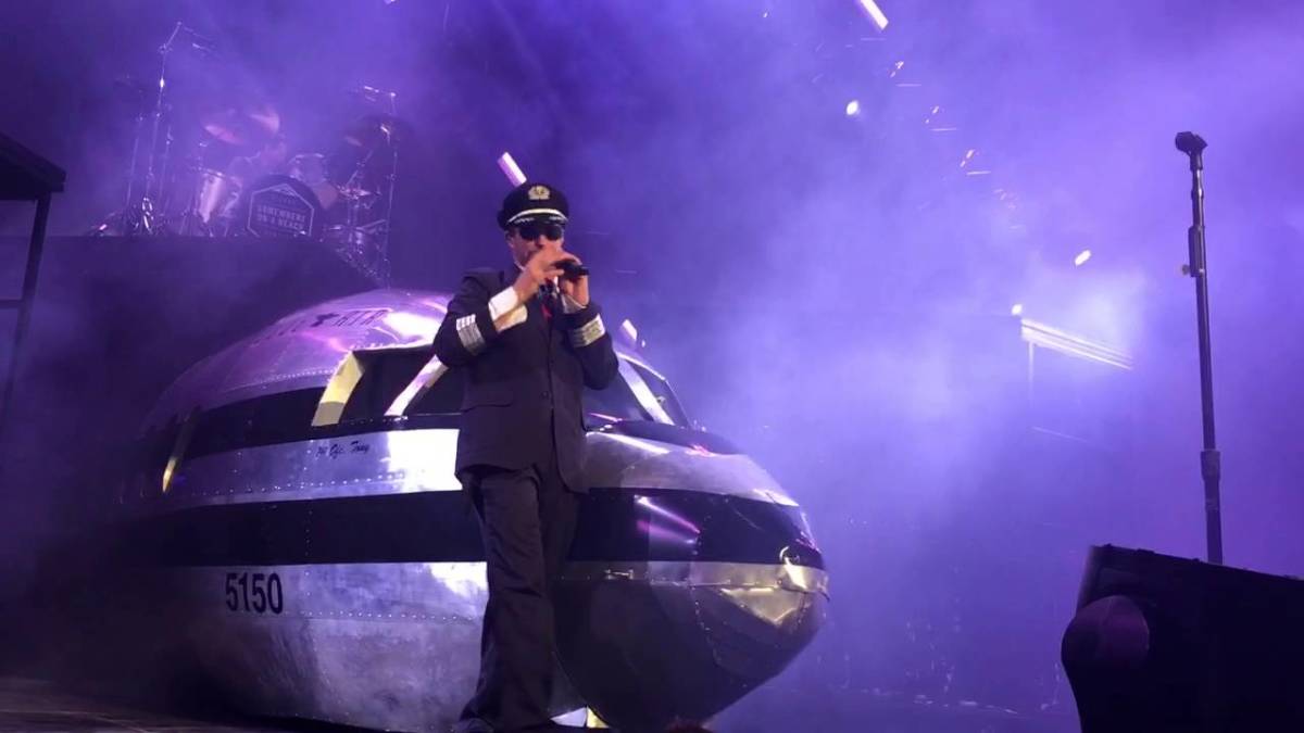 50 Best Country Songs About Flying - HubPages