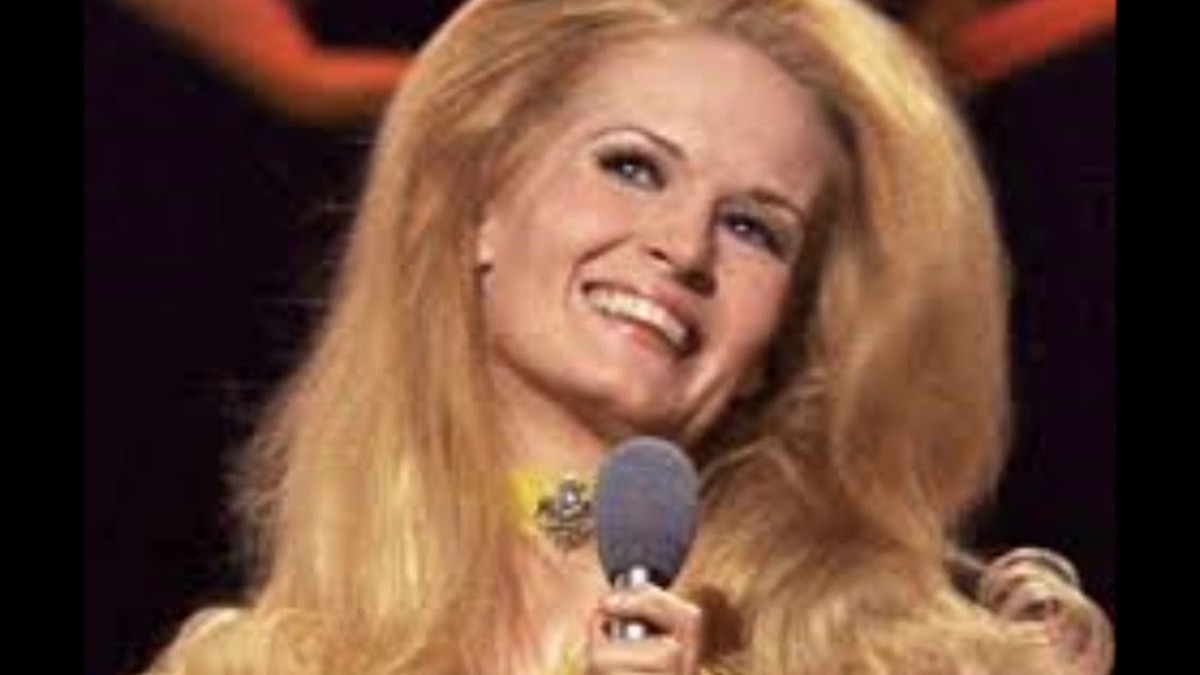 50 Best Country Songs About Roses - HubPages