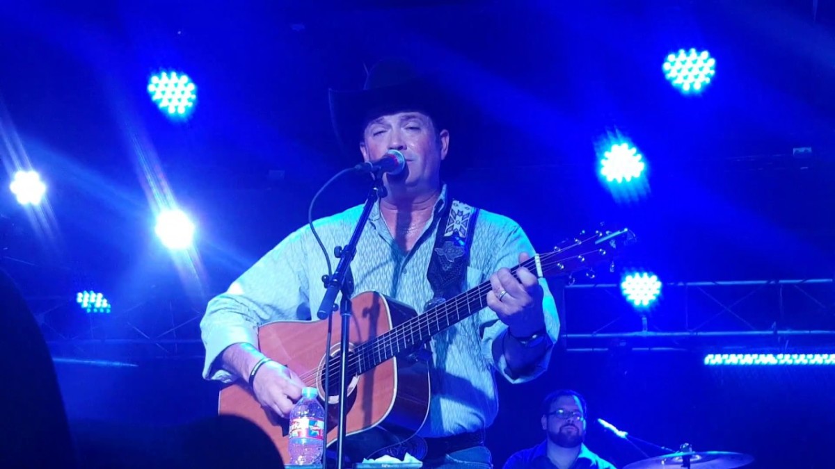 50 Best Country Songs About Stars - HubPages