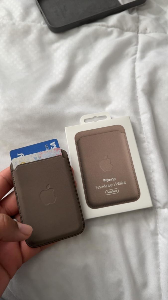 Apple iPhone FineWoven Wallet with MagSafe – Navy Review - HubPages