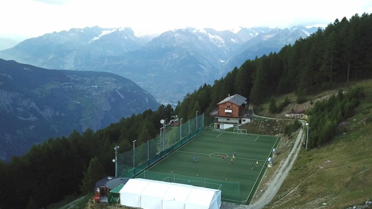 Beautiful Stages of the Beautiful Game: 10 Picturesque Stadiums in ...