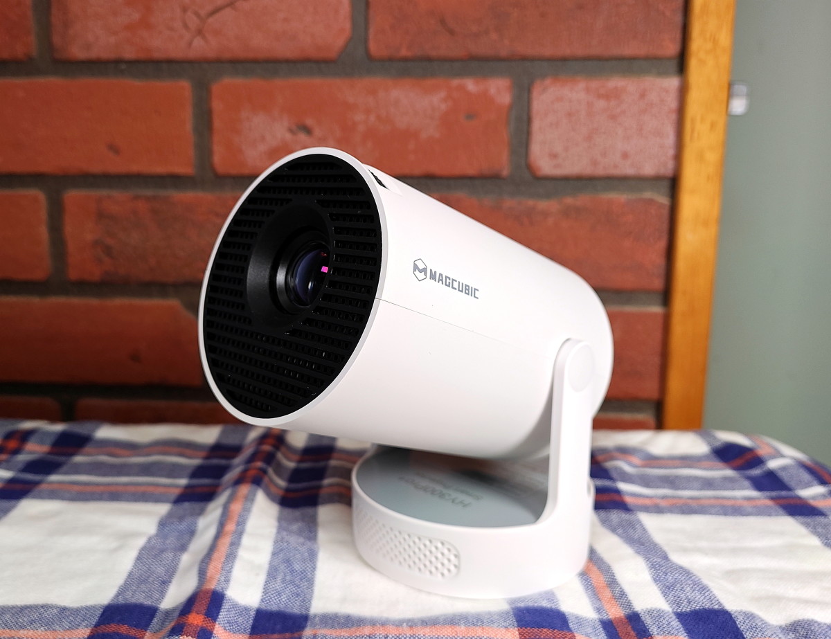 Review of the MAGCUBIC HY300 Pro+ Mini Projector - HubPages