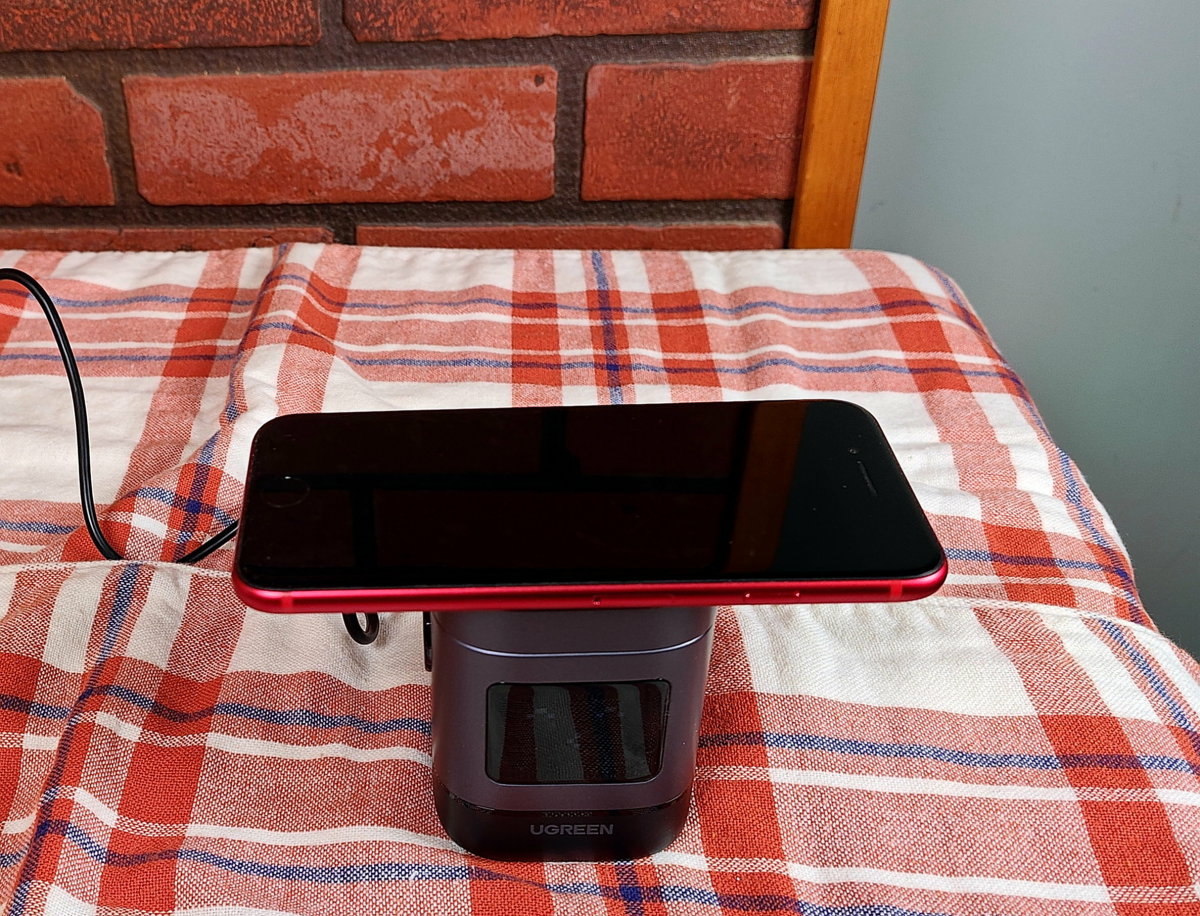 Review of the UGREEN Uno Qi2 Certified 15W Wireless Charger Stand ...
