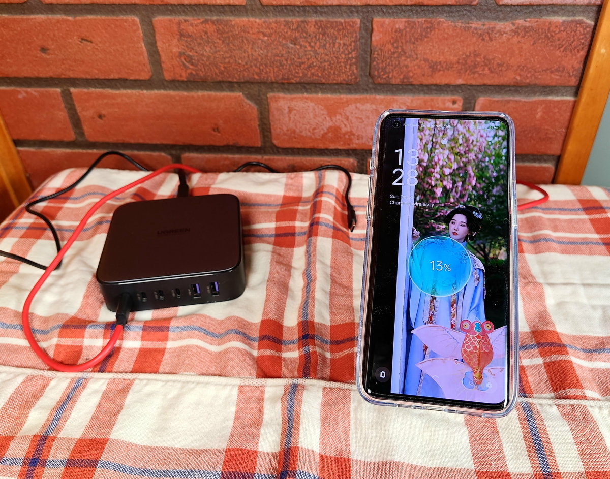 Review of the UGREEN Uno Qi2 Certified 15W Wireless Charger Stand ...