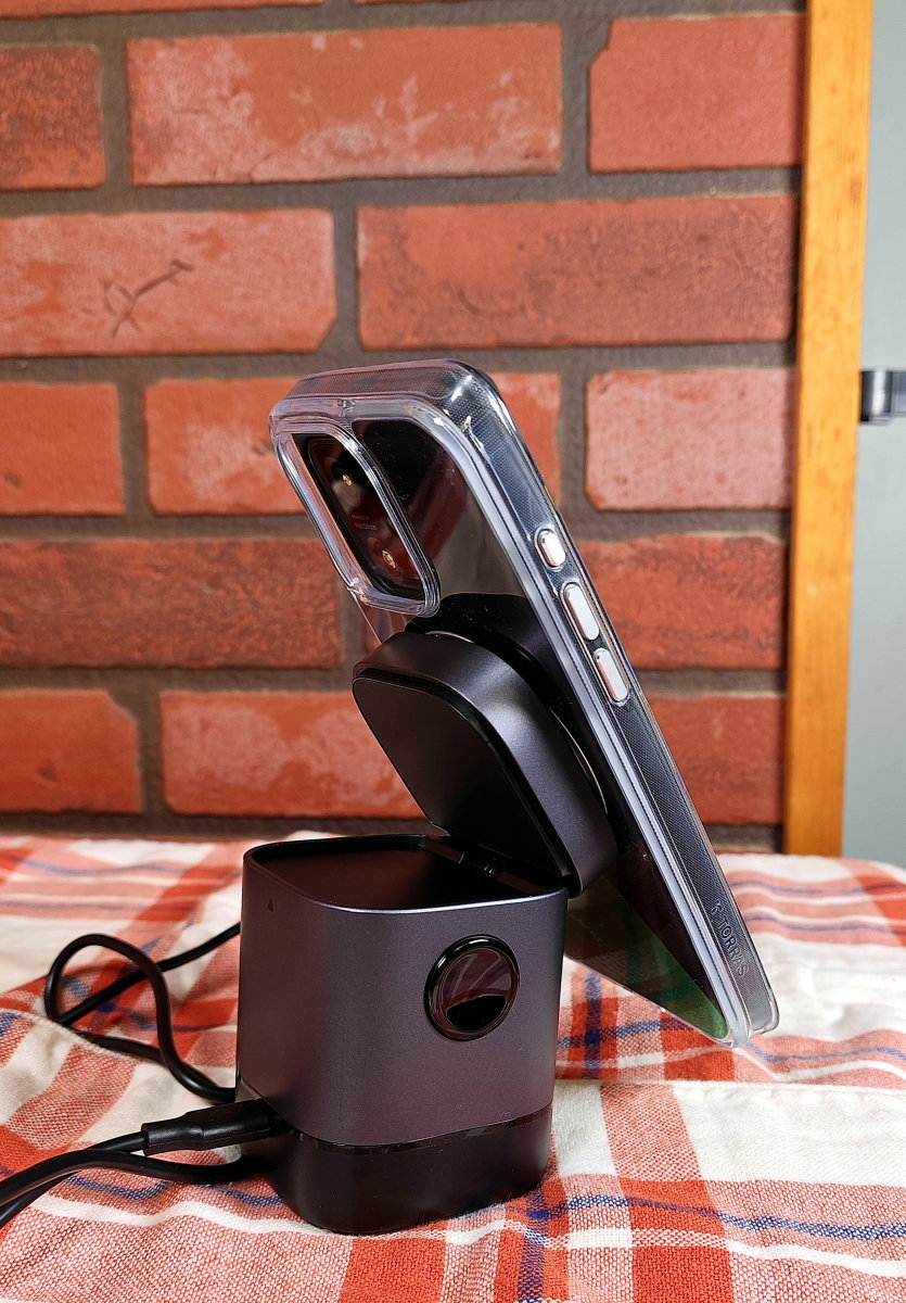 Review of the UGREEN Uno Qi2 Certified 15W Wireless Charger Stand ...