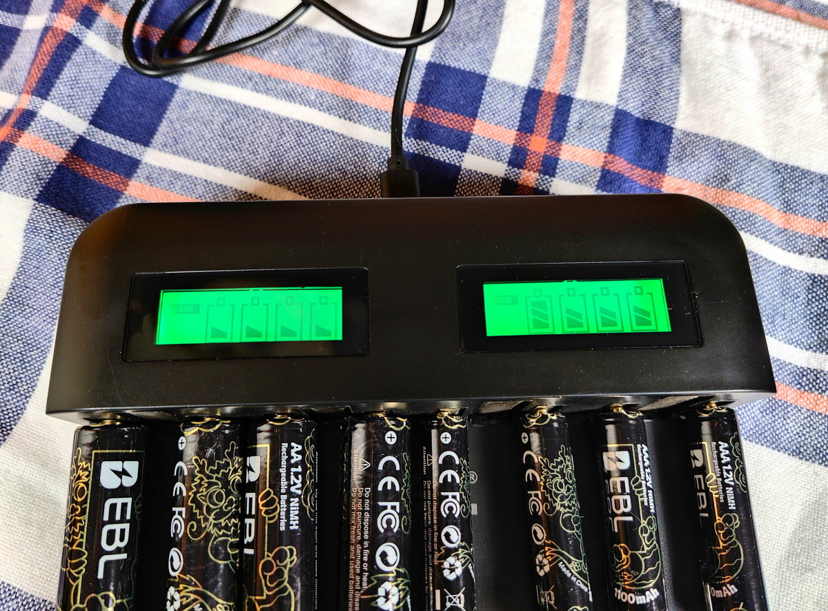 Review of the EBL LCD 8 Bay Rechargeable Battery Charger - HubPages