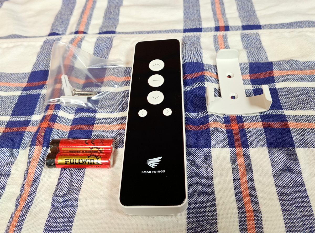 Review of the SmartWings Motorized Roller Shades - HubPages