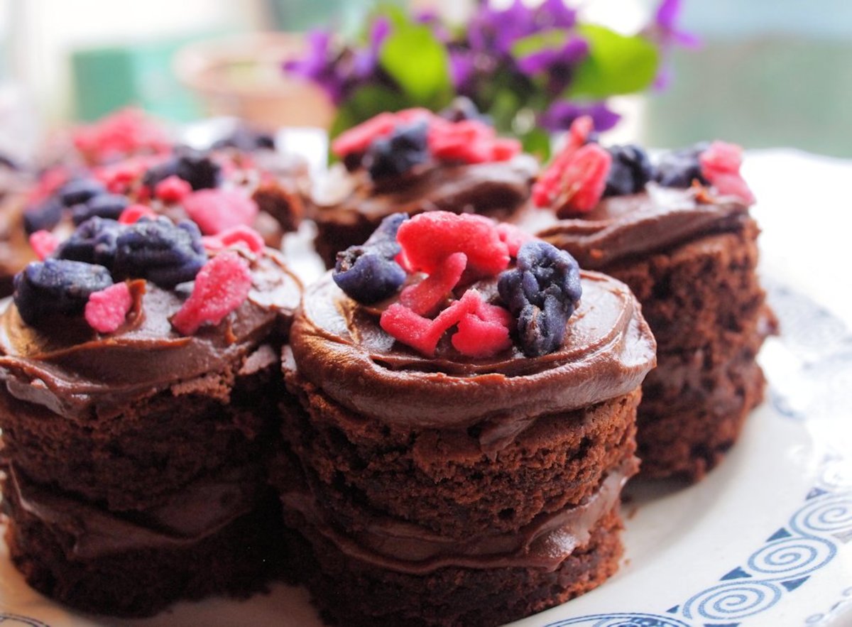 Christmas Crumbs and Chocolate Fancies - Short Story - HubPages