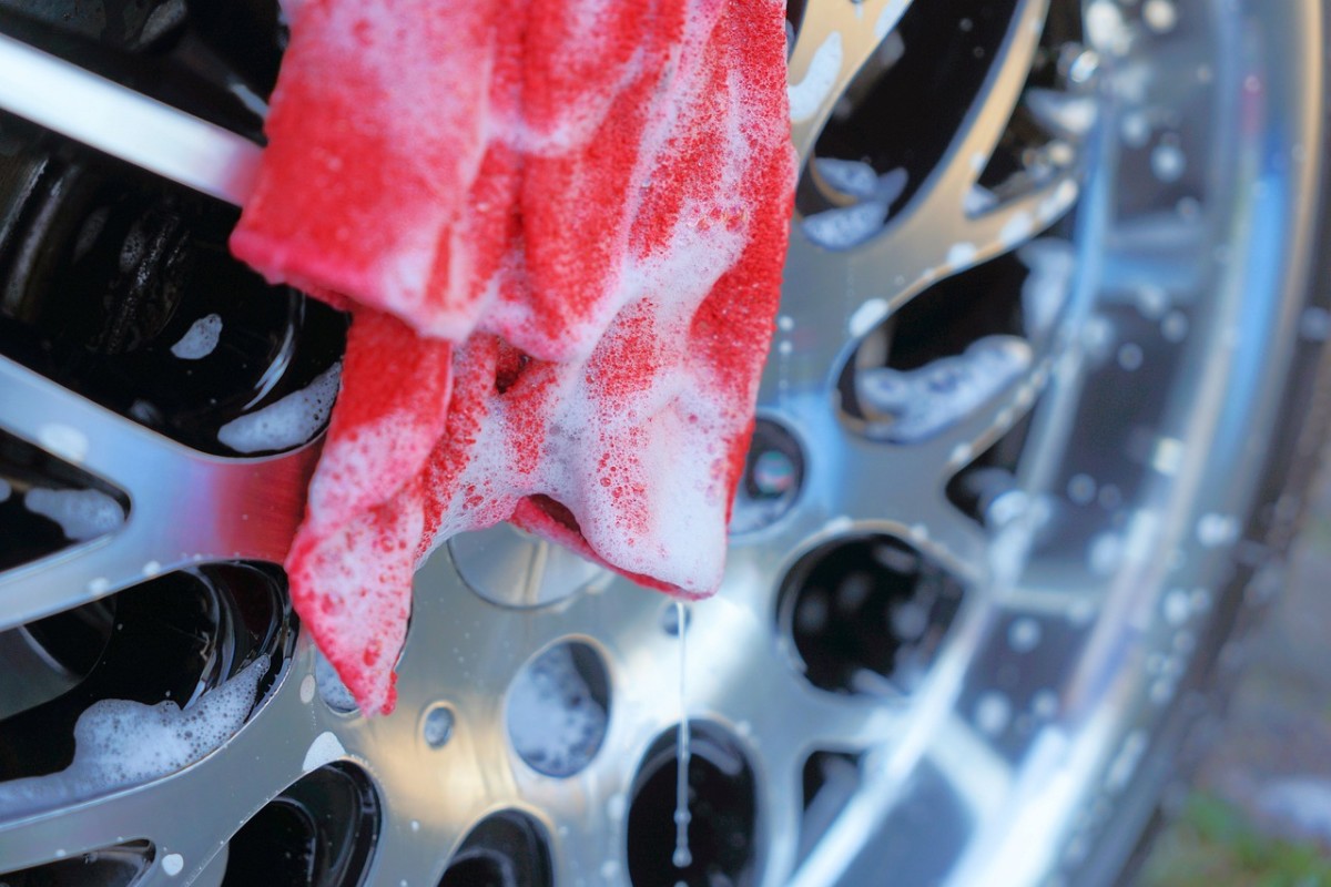 How to Make Your Car Smell Good With Tips to Using Air Fresheners ...