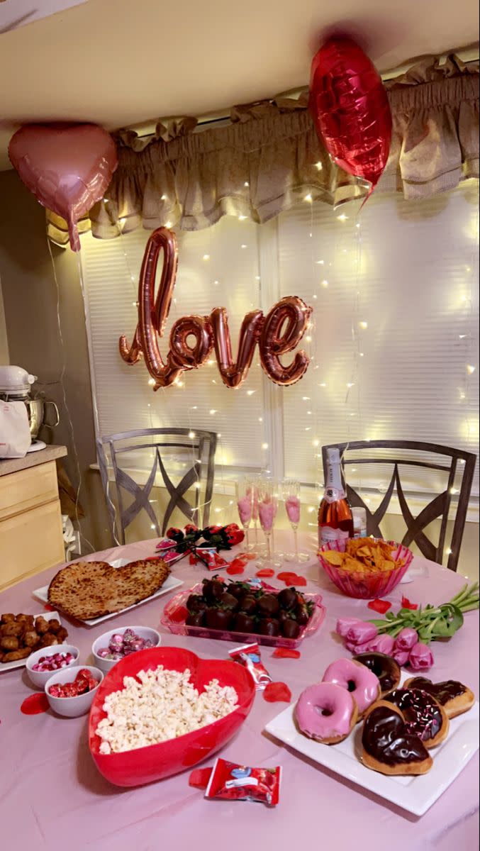 40+ Super Romantic Valentines Decorations on a Budget - HubPages