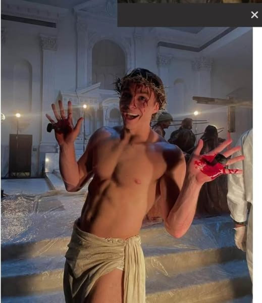 Mocking the Crucifixion of Jesus Continues With Young Hollywood - HubPages