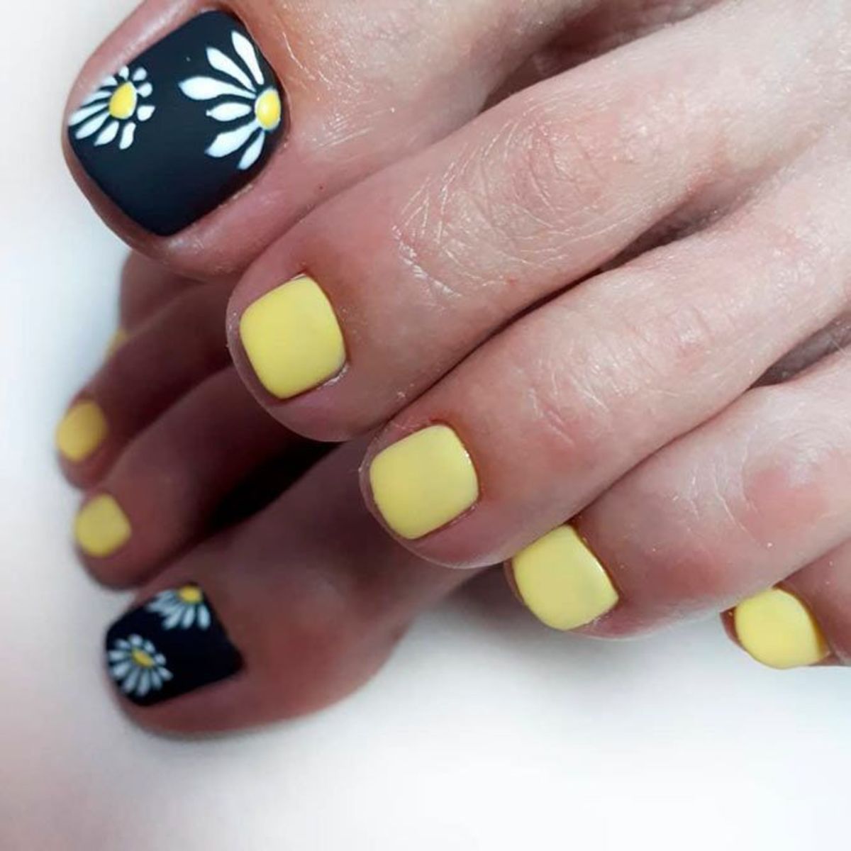 40+ Stunning Summer Toenail Designs to Show Off on the Beach - HubPages