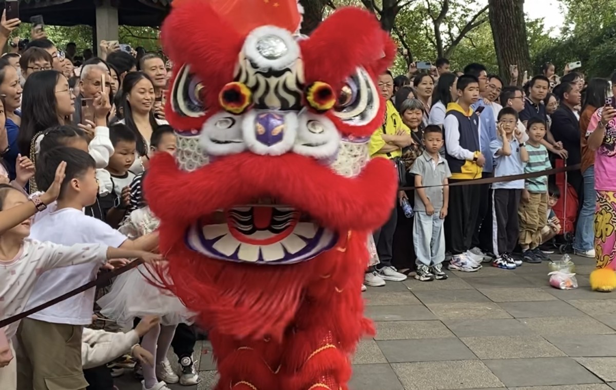 Lion Dancing: A Colorful Tradition that Brings Good Luck to Chinese New ...