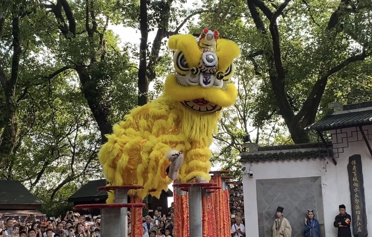 Lion Dancing: A Colorful Tradition that Brings Good Luck to Chinese New ...