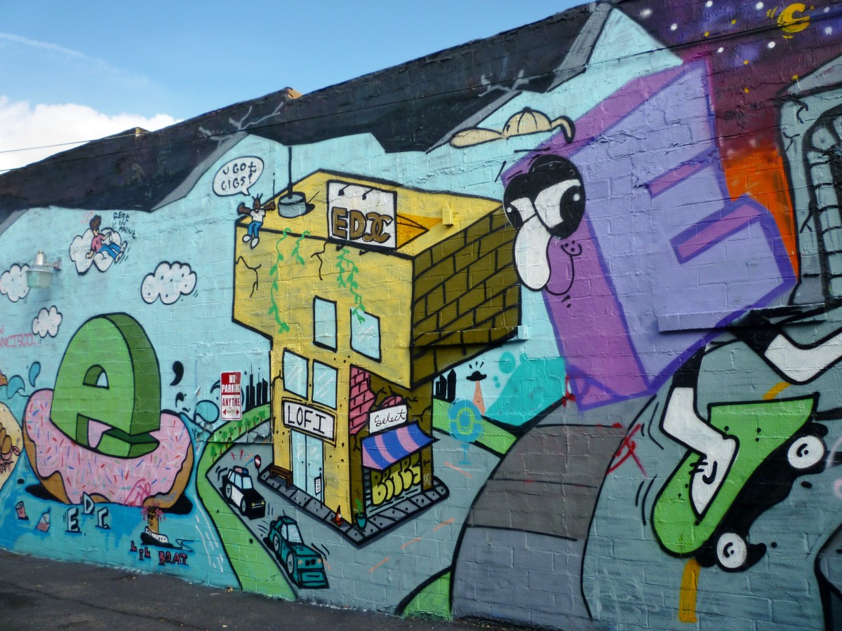 Lo-Fi Vintage Boutique: Exterior, a Mural Lovers Delight! - HubPages