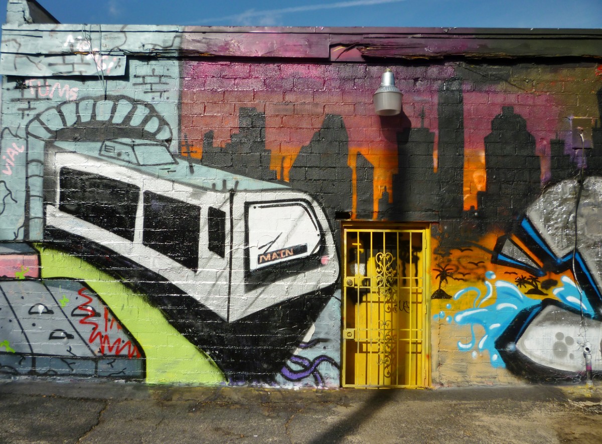 Lo-Fi Vintage Boutique: Exterior, a Mural Lovers Delight! - HubPages